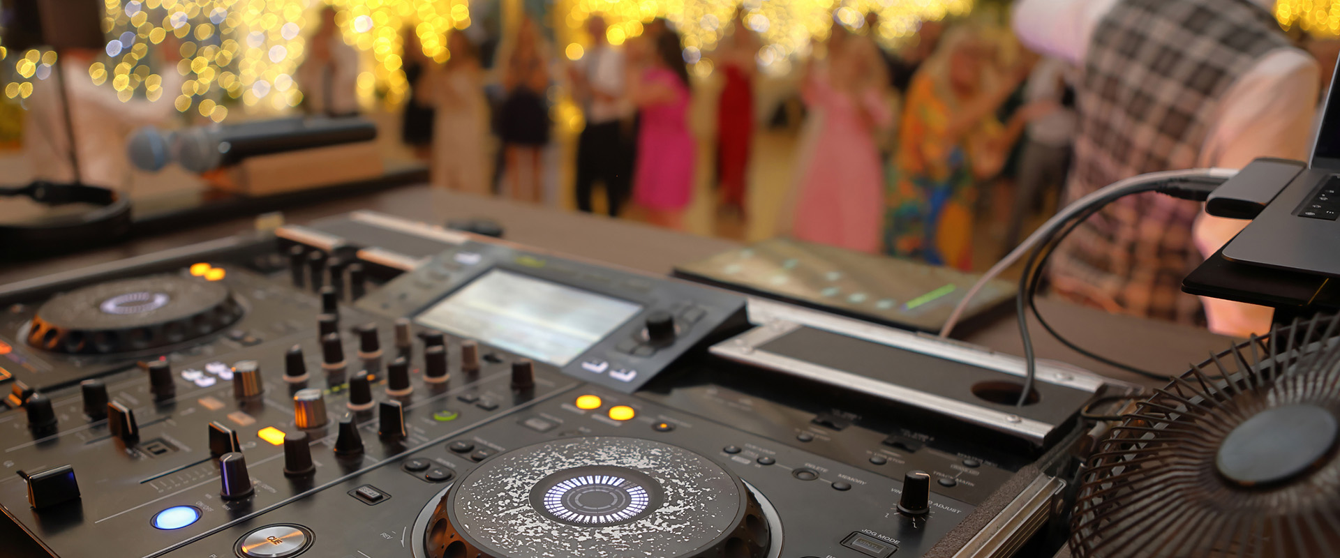 DJ na vaši akci - Profesionální DJ na svatbu